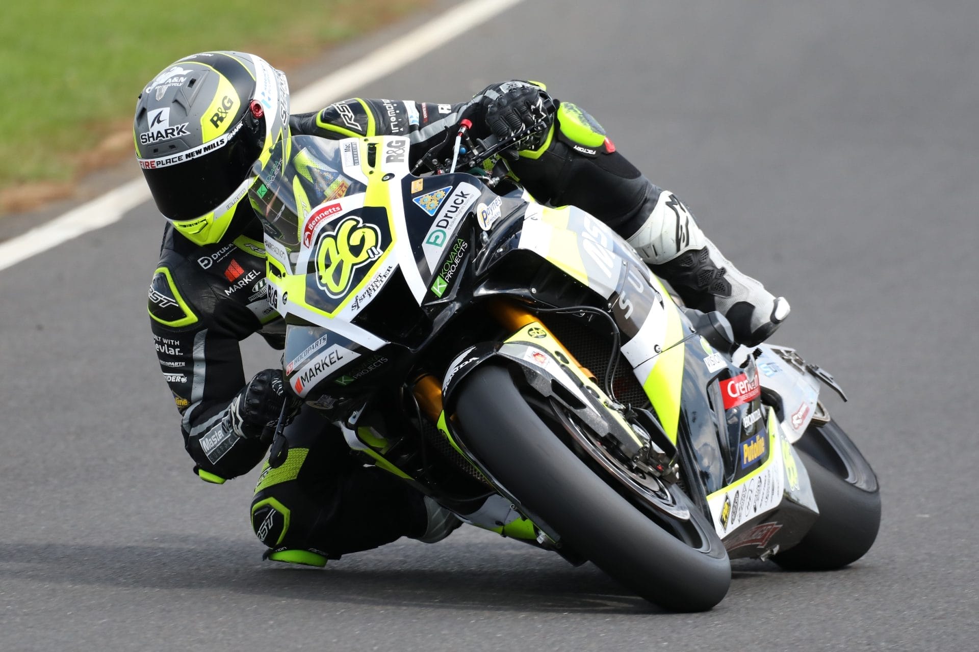 2024 KING OF COMBE CHARLIE NESBITT BREAKS CASTLE COMBE MOTORCYCLE LAP ...