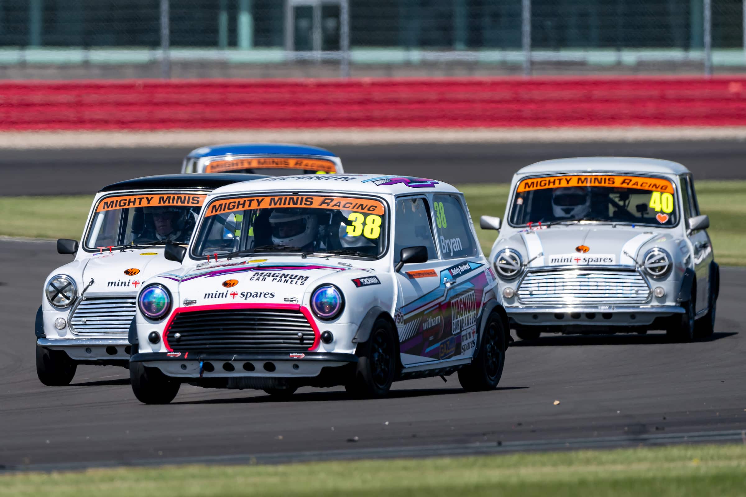 Mighty Minis – Castle Combe Race Circuit